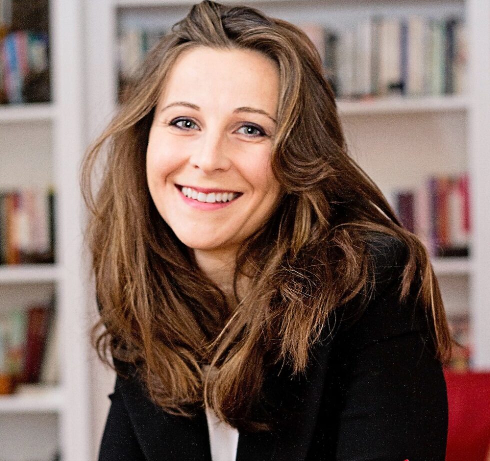 Kate Bateman : ‘Story vs History’ – a fast, fun-filled delve into her ...